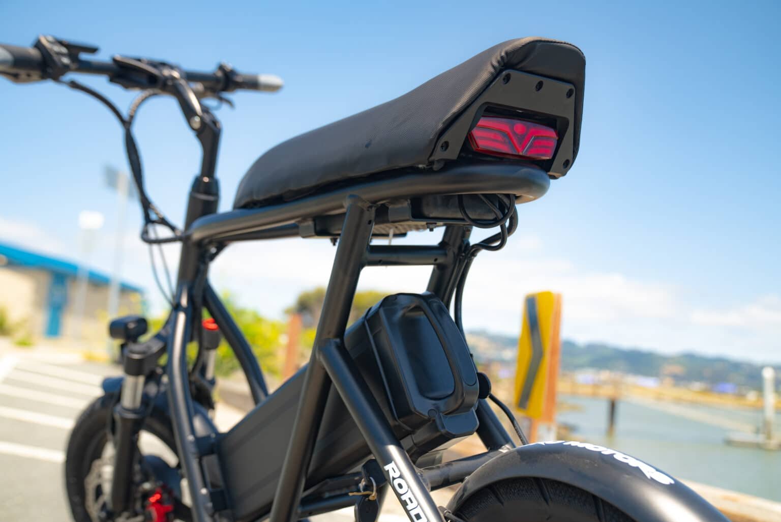 EMOVE Roadrunner V2: Fast & Fun Seated Scooter for Adults