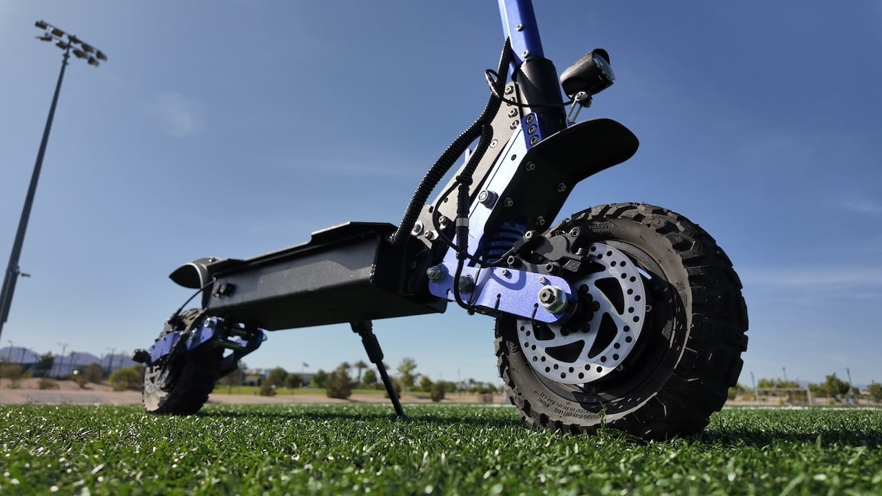Roadrunner D4+ 4.0 – A Lot of Scooter for $1500