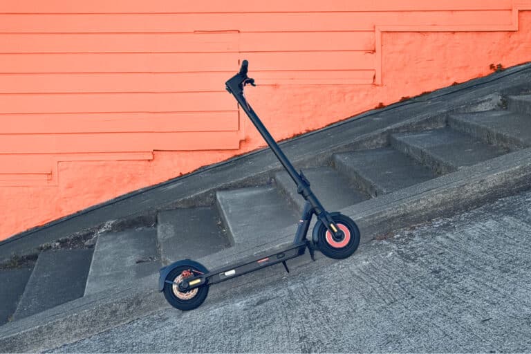RoadRunner RS5+: A 42MPH Scooter with Swappable Battery!